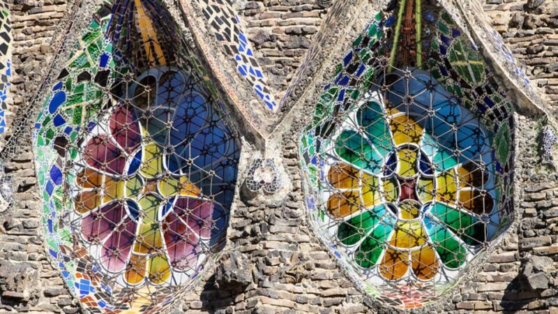 Gaudi Architecture Tour in Barcelona - CaramelTrail